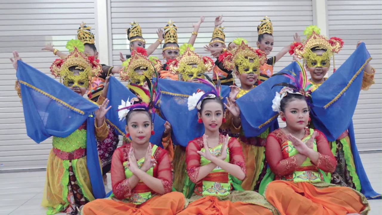 Plaza Kenari Mas TM Lomba Mewarnai & Tari Betawi - YouTube