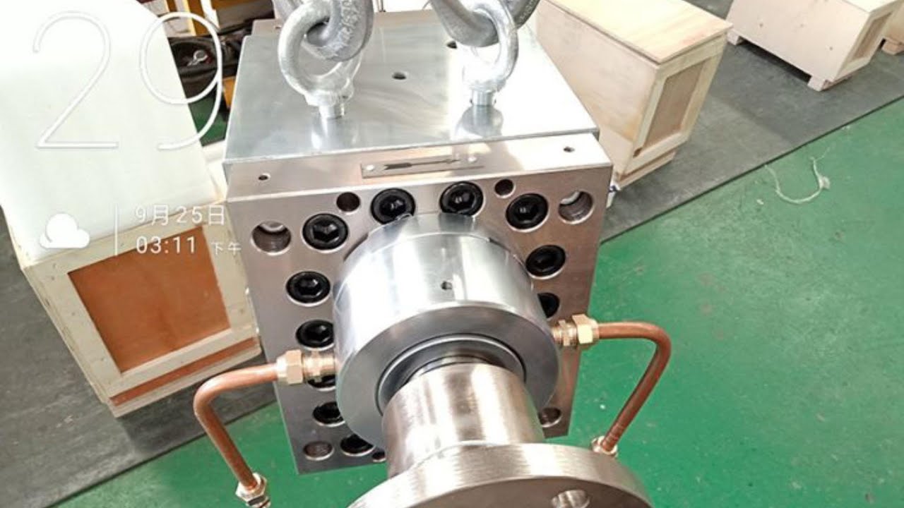 Single screw extruder melt pump gear pump - YouTube