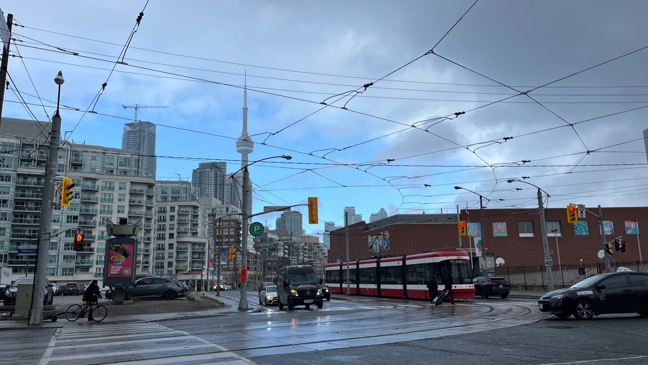 TORONTO LIVE Morning TTC Streetcar & Bus Bathurst Route & Walk on St ...