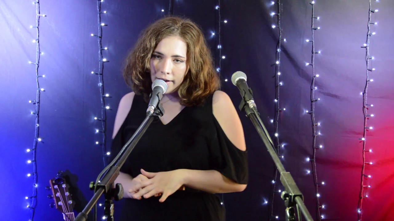 Live Looping Christmas Pop Mash Up - YouTube