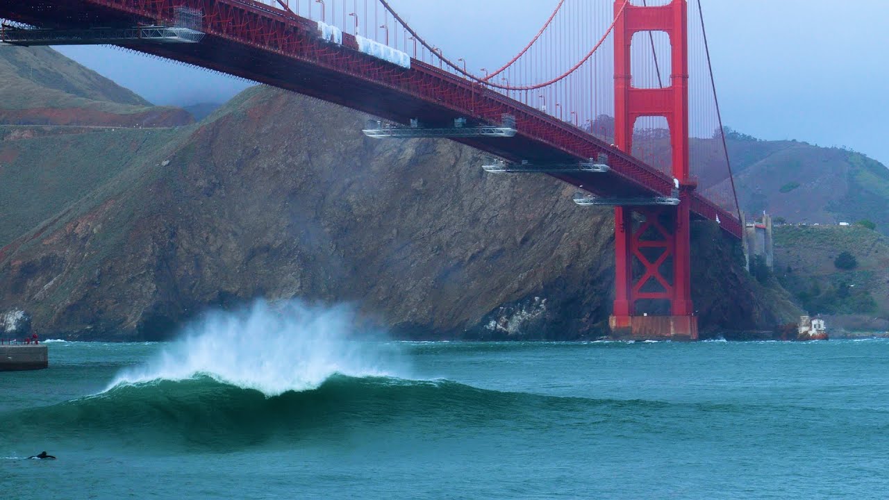 Winter SURF under the GOLDEN GATE BRIDGE, San Francisco on Dec 13, 2021 ...