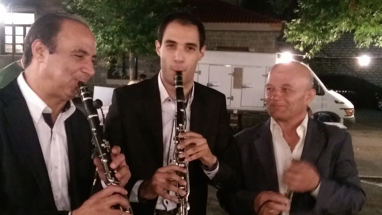 ΛΑΜΠΡΟΣ ΣΚΑΡΛΑΣ ΝΑ 'ΧΑ ΤΗ ΓΕΙΤΟΝΙΣΣΑ ΤΗ ΒΛΑΧΑ (Η ΒΛΑΧΑ ) - YouTube