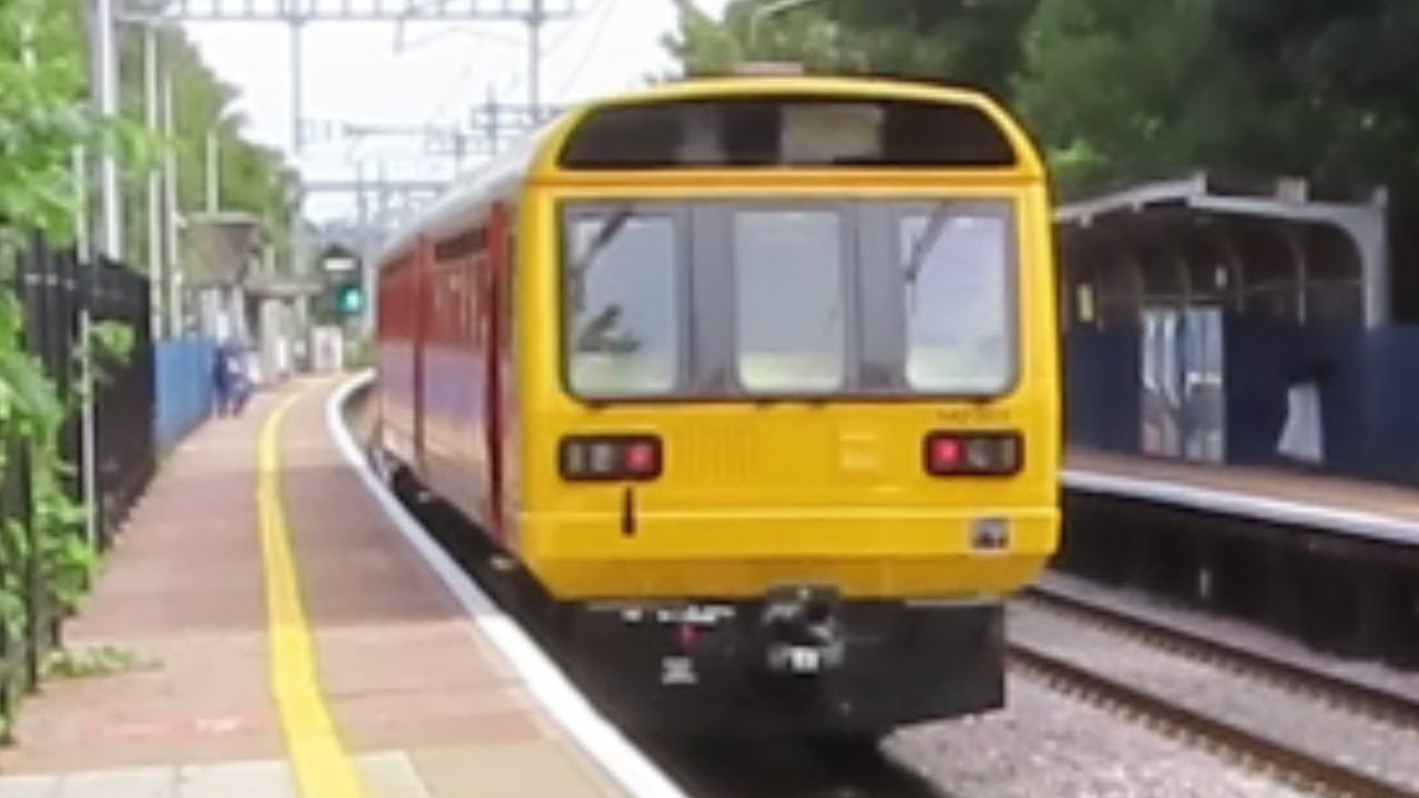 UK: Class 142 Pacer DMU no. 142003 passes Reading West - YouTube