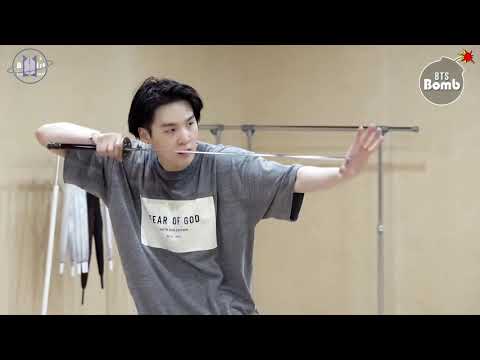 [Türkçe Altyazılı] [BANGTAN BOMB] SUGA's Daechwita Sword Dance Practice