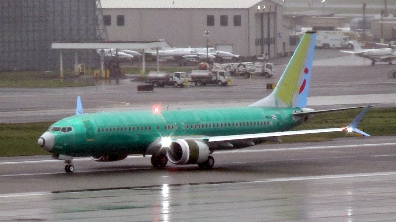 Unpainted TUIFly Boeing 737 Max 8 [PH-TFR] Landing and High-speed Taxi ...