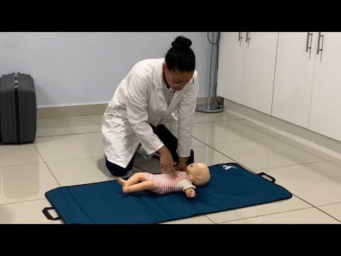 Primeros auxilios en lactante - YouTube