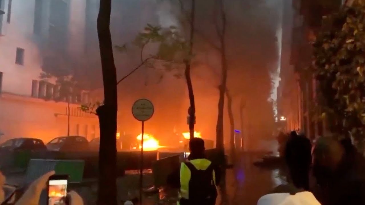 «Gule vester»-demonstrasjoner i Paris - YouTube