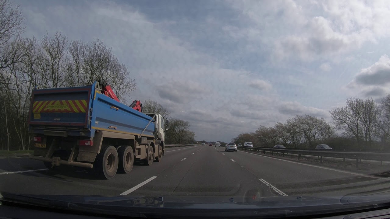 M1 J15 (Northampton) - J14 (Milton Keynes), 7th April 2018 - YouTube