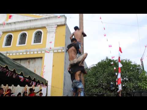 Panjat pinang paling lucu celana melorot (best funny)
