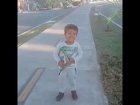 Correndo para o xixi na Rua..