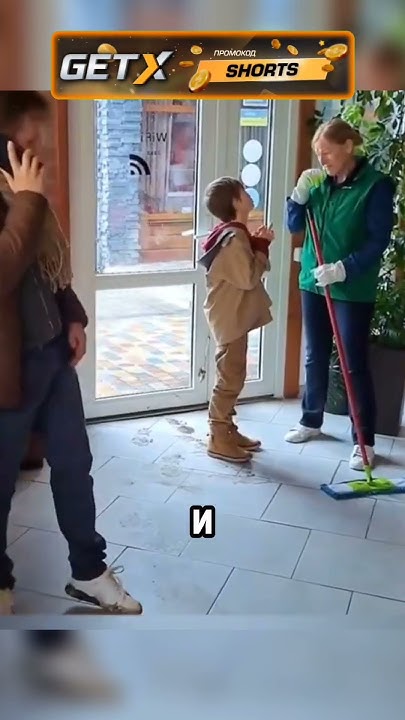 Сын извинился за своего отца перед уборщицей 🤯 Youtube