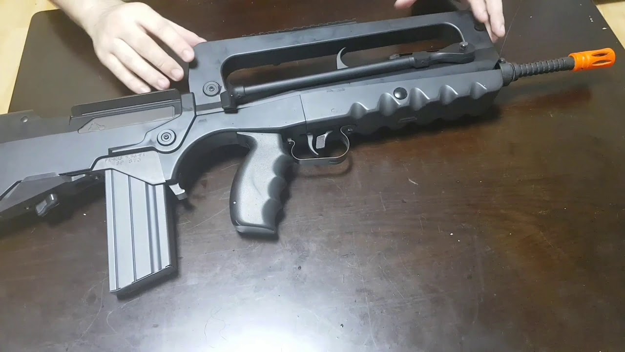 에어소프트건역사에 큰 획을 그은 세계최초의 전동건!!! 도쿄마루이 파마스(FAMAS)전동건 리뷰!!! (브래드박) - YouTube