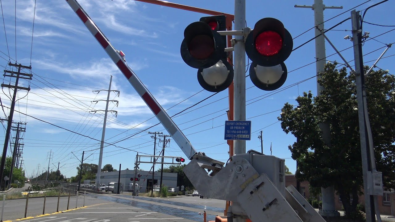 [SACRT's First Safetran Type 3] Stockton Blvd. & 34th St. Railroad ...