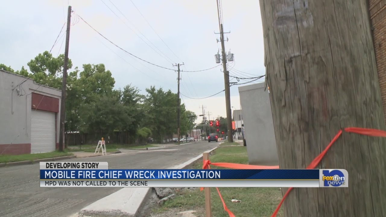 Mobile fire chief's single-vehicle crash under review - YouTube