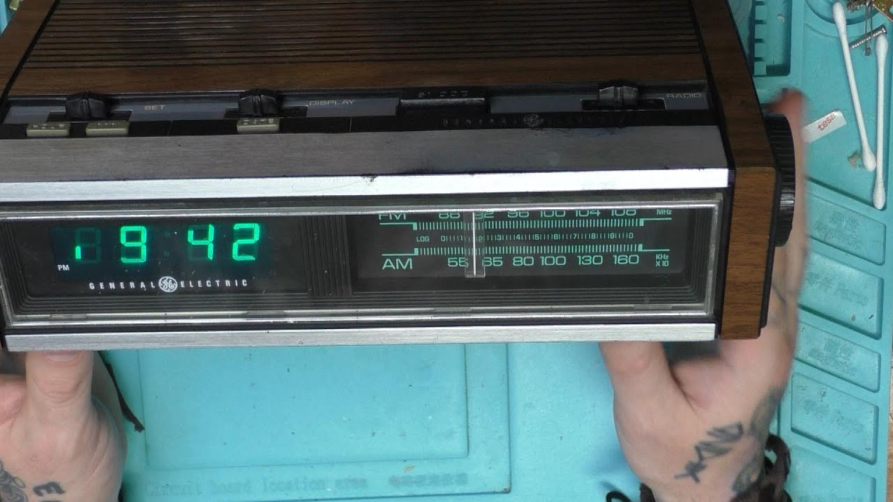 1970's Clock Radio We All Had Growing Up Deep Clean - YouTube