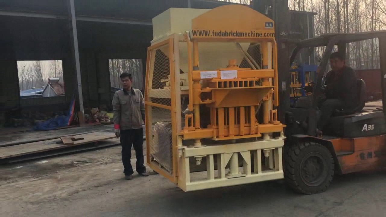 Load SYN4-5 full automatic hydraulic press lego brick machine in ...