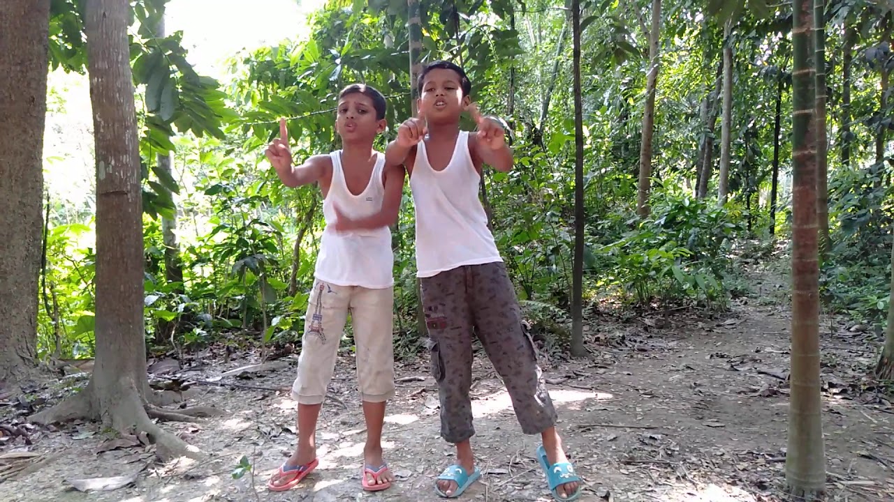 Bangladesh er choto chele der funny gaan nacch - YouTube