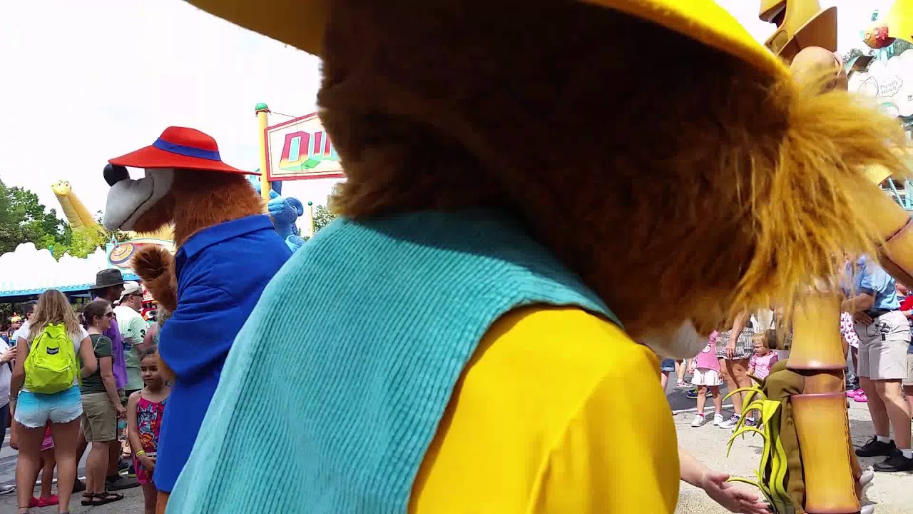 Macarena with Disney characters - YouTube