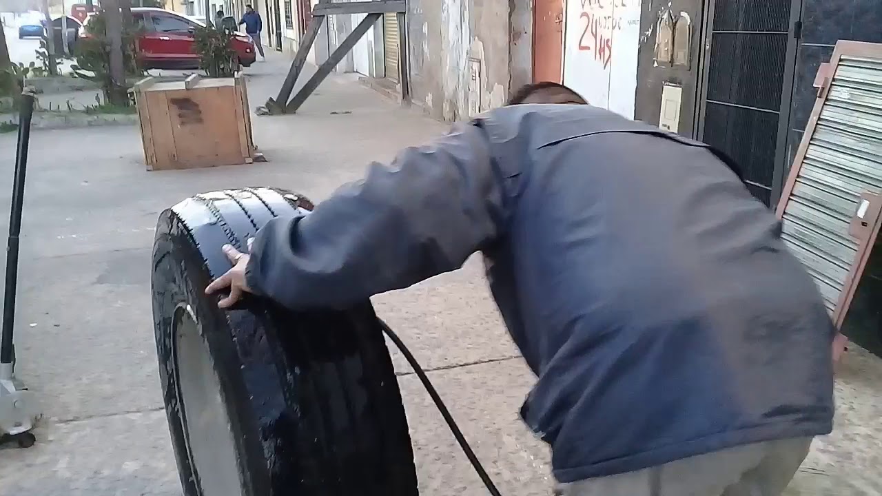 En la gomeria goma ponchada o pinchada - YouTube