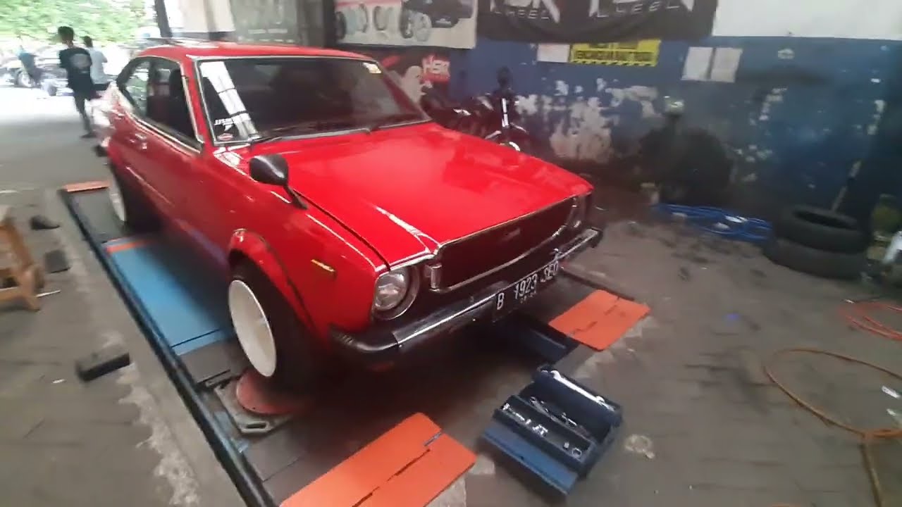 Corolla Levin KE37 1975 - YouTube