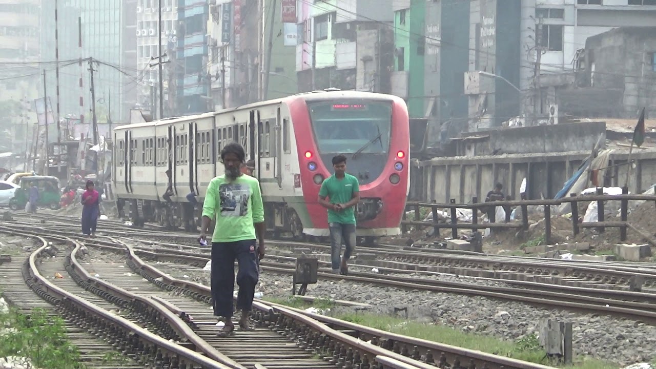 Bangladesh Railway Demu Train Enter Tejgoan Rail Station - YouTube