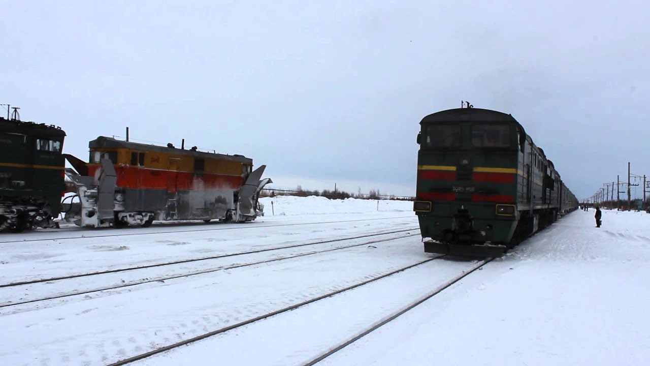 2TE10 with snow-plow at Sejda station (Komi Republic, Russia) - YouTube