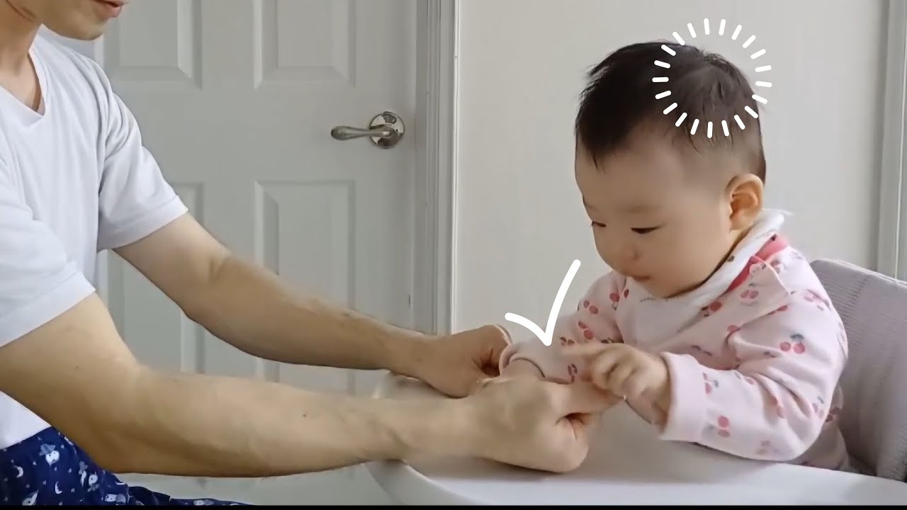 야바위 놀이에 빠져들어요-dad and baby playing yabawi - YouTube