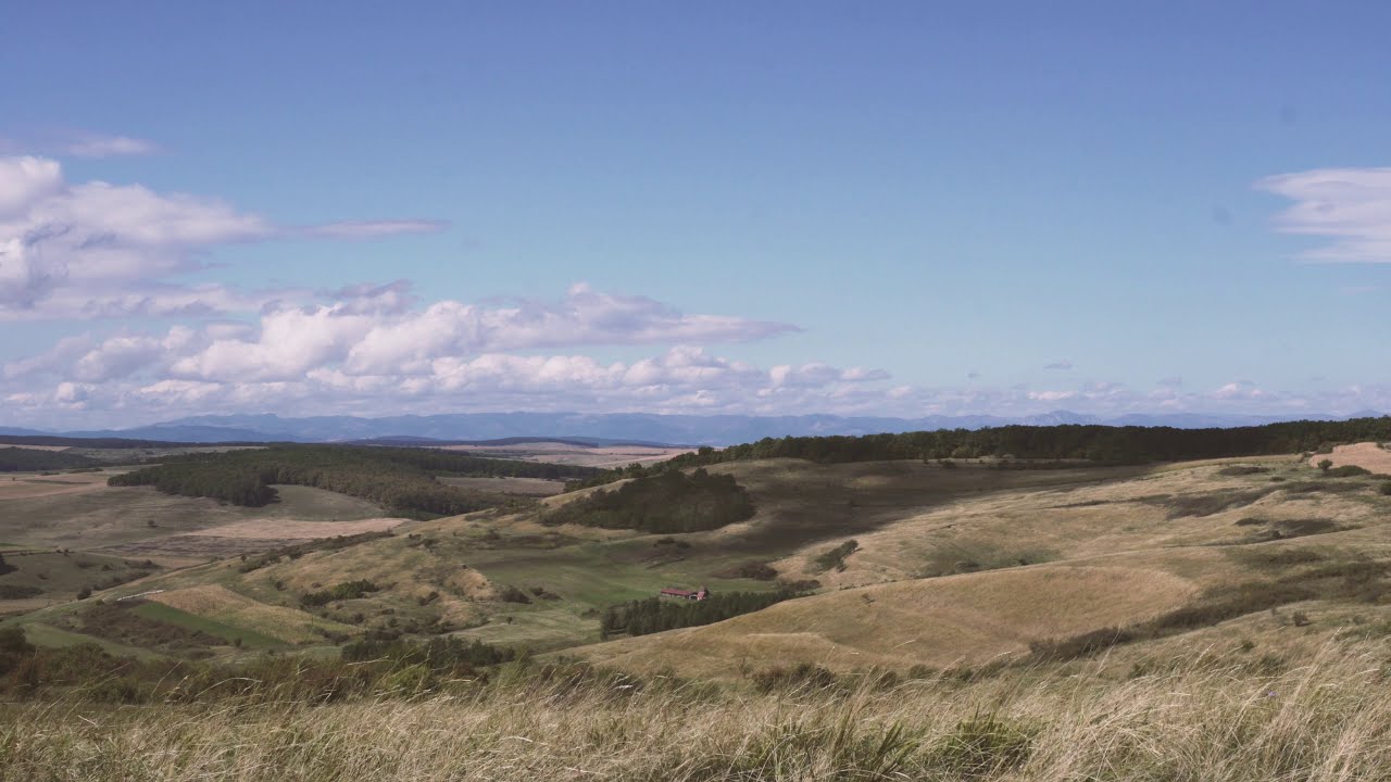Windy Hills - Relaxing Strong Wind 4K - YouTube