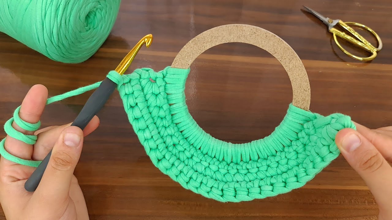 SO EASY EVERYONE CAN DO IT! ‼️ I crochet for the WOODEN HANDLE and I ...