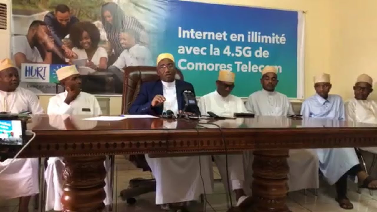 Conférence de presse du directeur général de Comores Telecom - YouTube