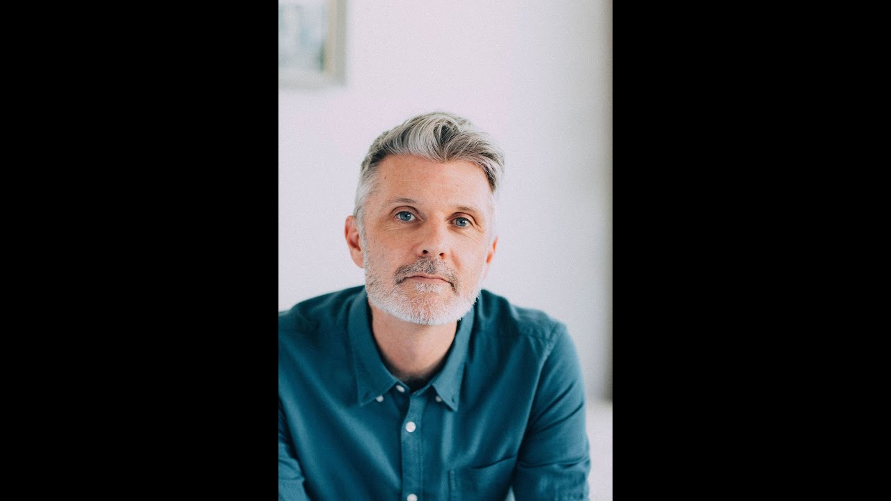 Rhett Davis speaks about his debut novel, Hovering. - YouTube