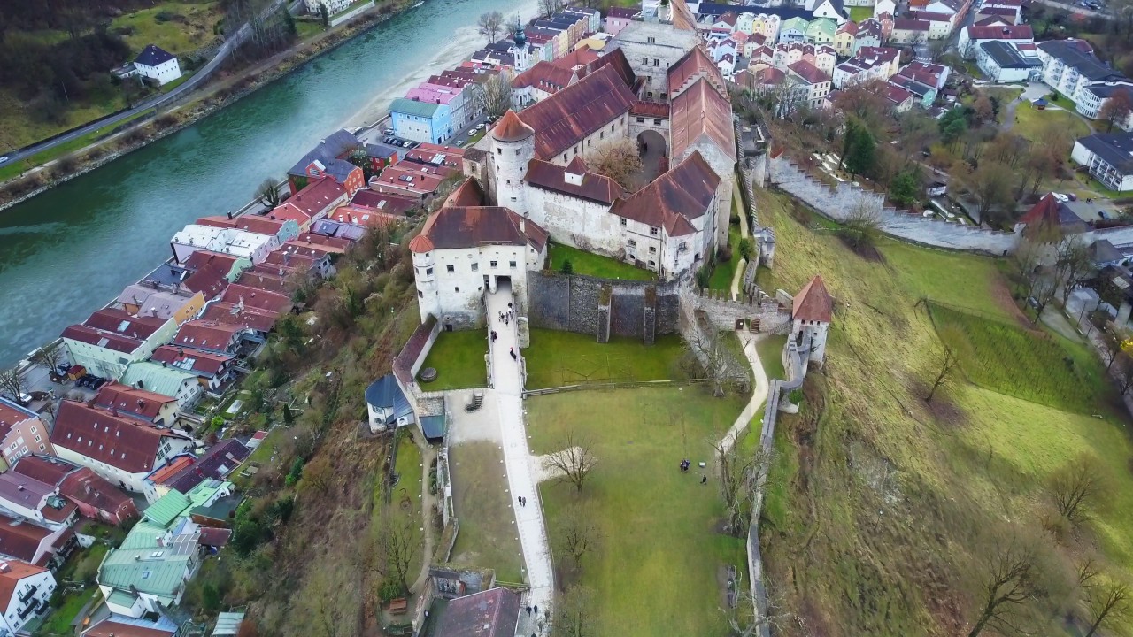 Burg zu Burghausen - YouTube