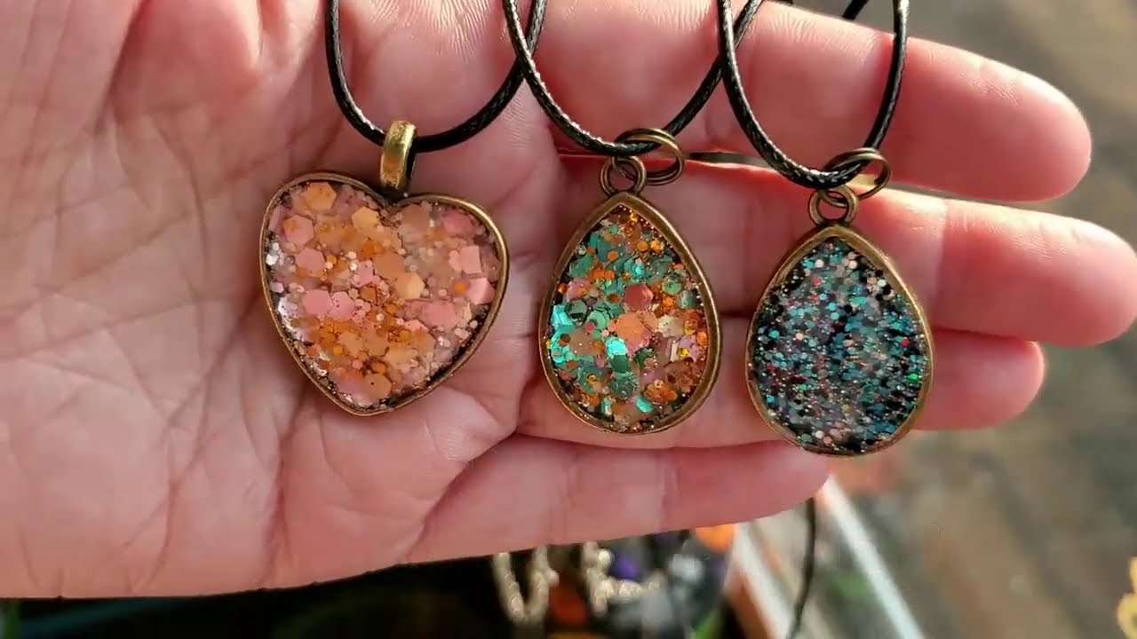 Glitter Necklace Tutorial using Dimensional Magic - YouTube