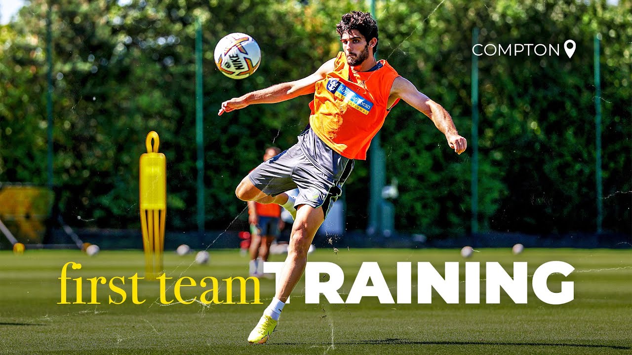 Goncalo Guedes trains with Wolves for the first time! | First-team ...