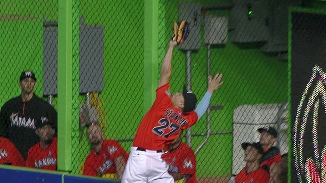 STL@MIA: Stanton climbs the wall for a nice grab - YouTube