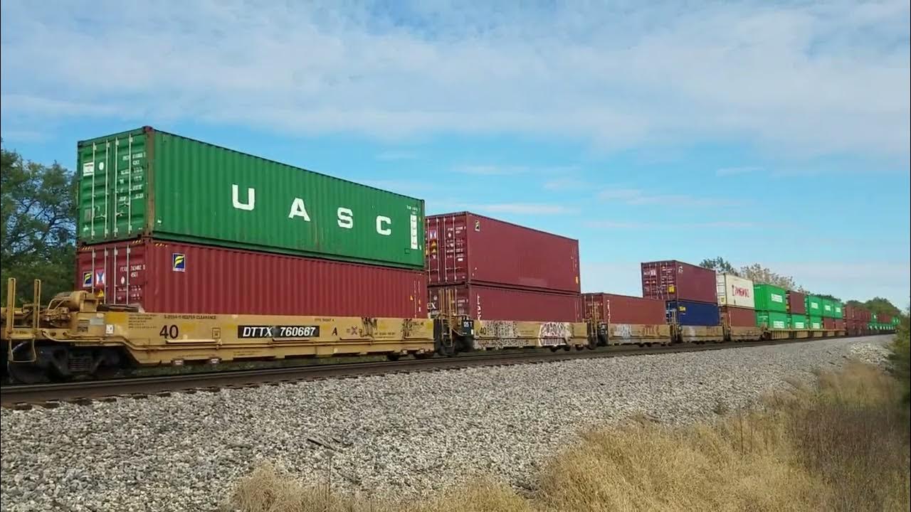 BNSF 4090 with BNSF 5828 25 anniversary unit Galesburg Illinois 10-23-21 - YouTube