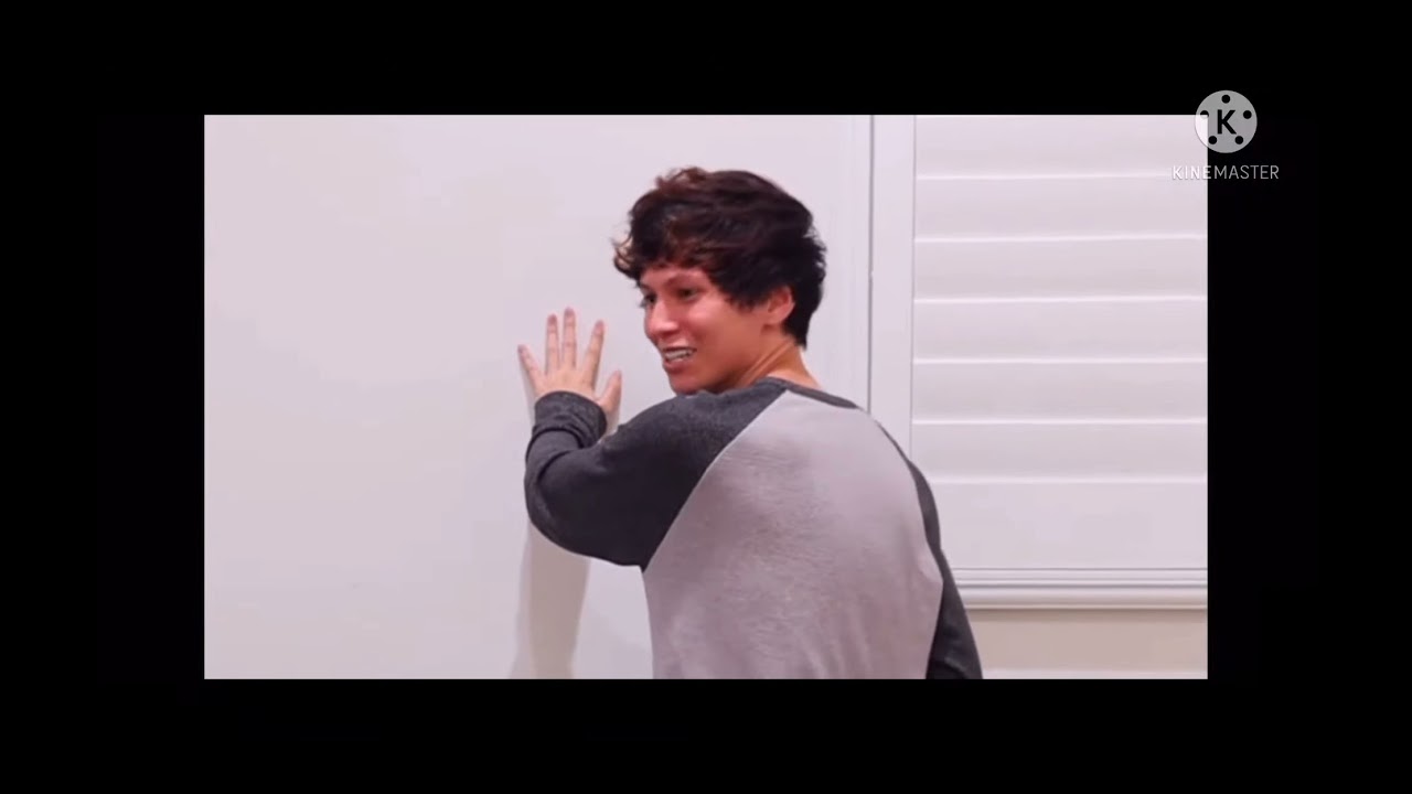 Shawn's sus music moments 😂😂 - YouTube