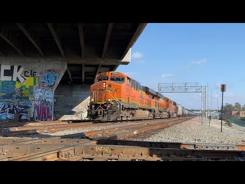 BNSF #7473 Passing By The Whittier Diamond Railroad Crossing - YouTube