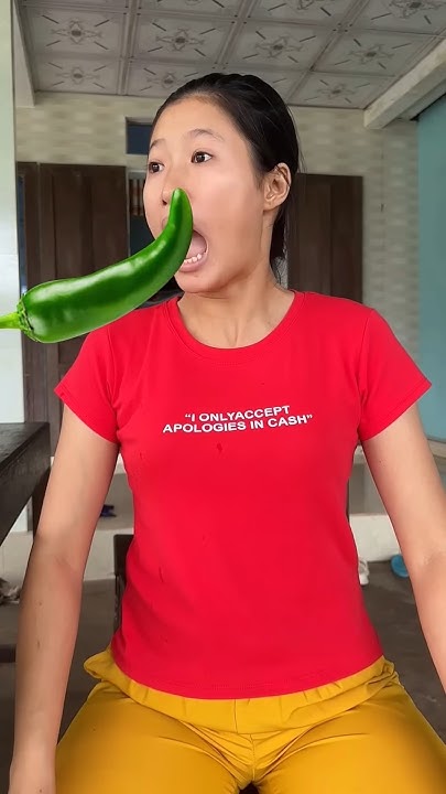 Hana eats chili peppers, papayas, and lizards in a funny way #trending #po🥰... - YouTube