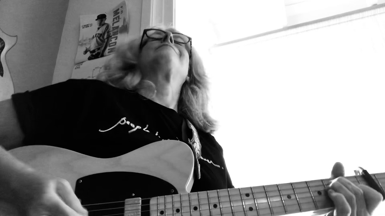 “Alison” by Elvis Costello, 1977. - YouTube