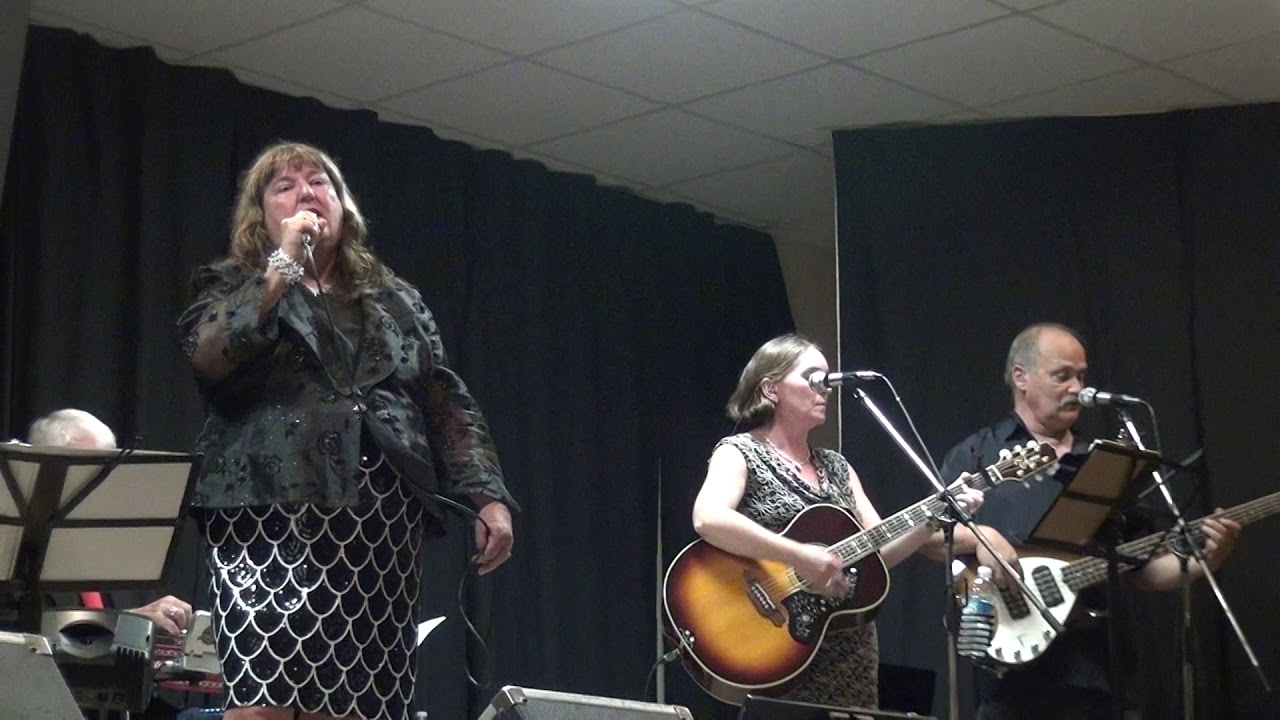 WENDY LYNN - SWEET DREAMS 2017 live - YouTube