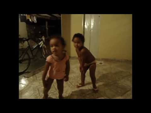 Cindy e dudinha dançando fank