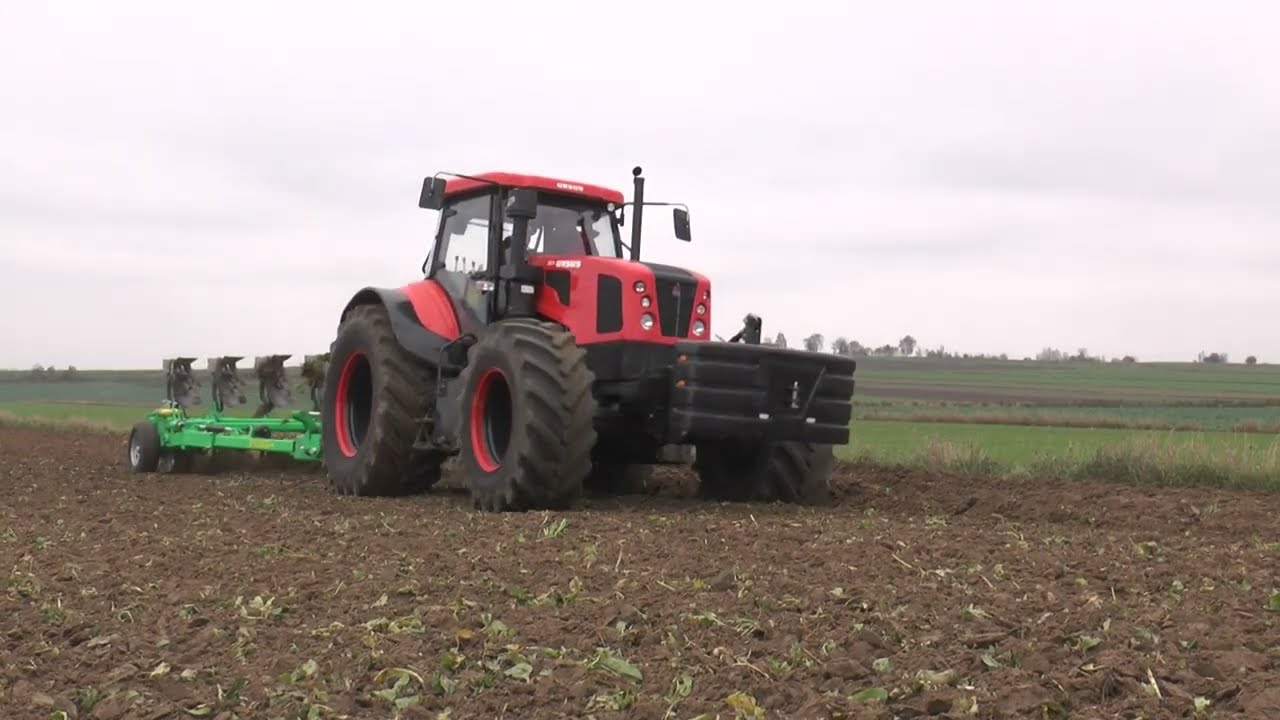 Ursus 28014 tractor with 278 hp preparing field in Poland - YouTube