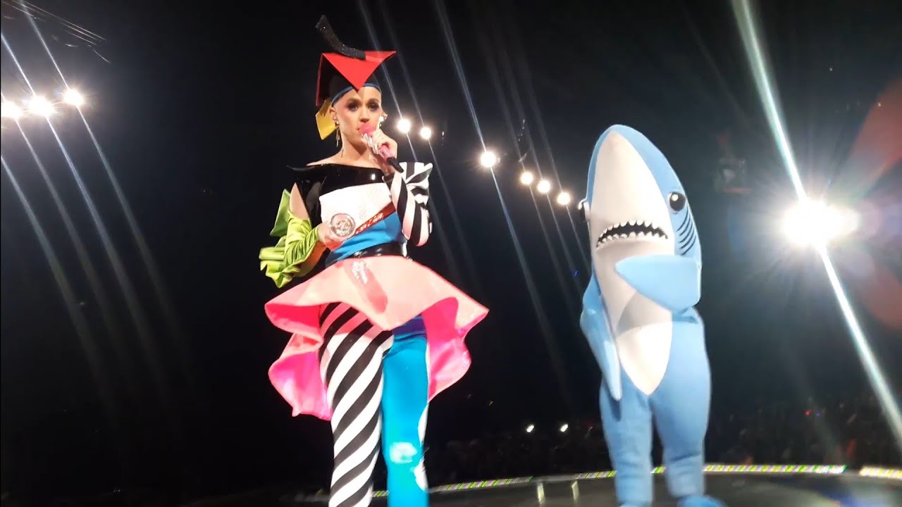 Katy Perry - California Gurls (Speech with Left shark) Live at Witness ...