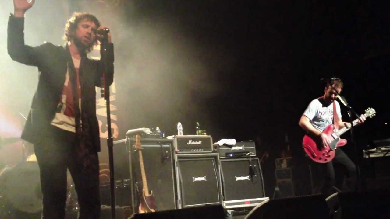 "Happy Day" Colin & John Angus Solo ~ The Trews live in HD at The Queen ...