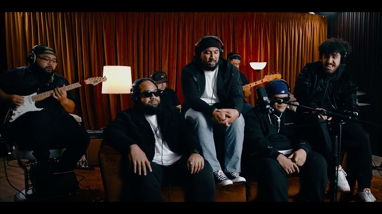 STNDRD - Hold Me (Live Version) ft. Sam V - YouTube