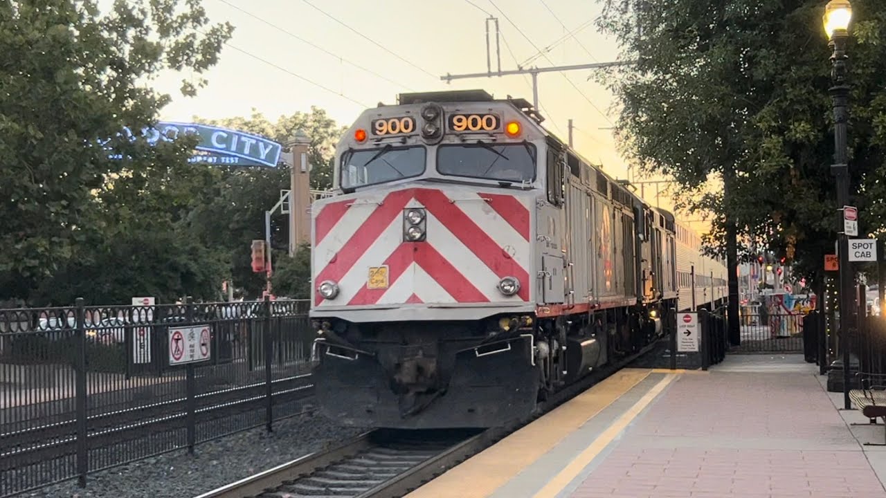 [Doubleheader] Caltrain Gallery Set in Limited Service 313 with F40PH ...