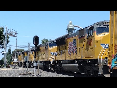 UP 9914 leads NB LRS59-22 with a awesome crew - YouTube