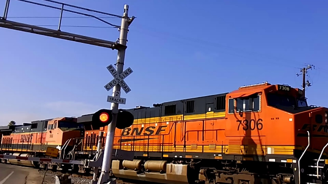 Sumner Street & Miller Street Railroad Crossings Bakersfield,Ca - YouTube