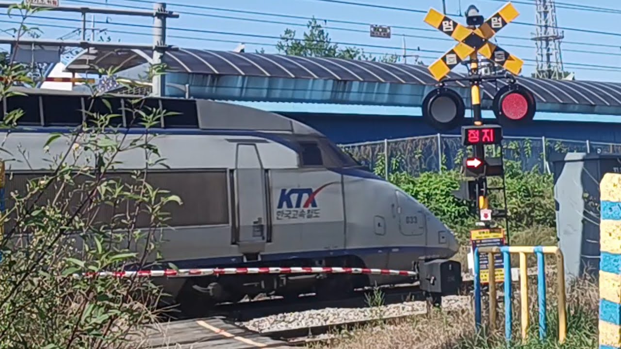 단애건널목 상행 KTX 통과 (단애 13) - YouTube